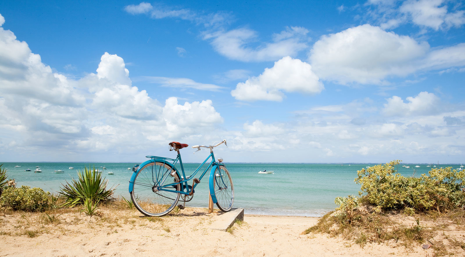 Vacances à vélo - Seasonova | Campings Normandie, Bretagne, Pays de La ...
